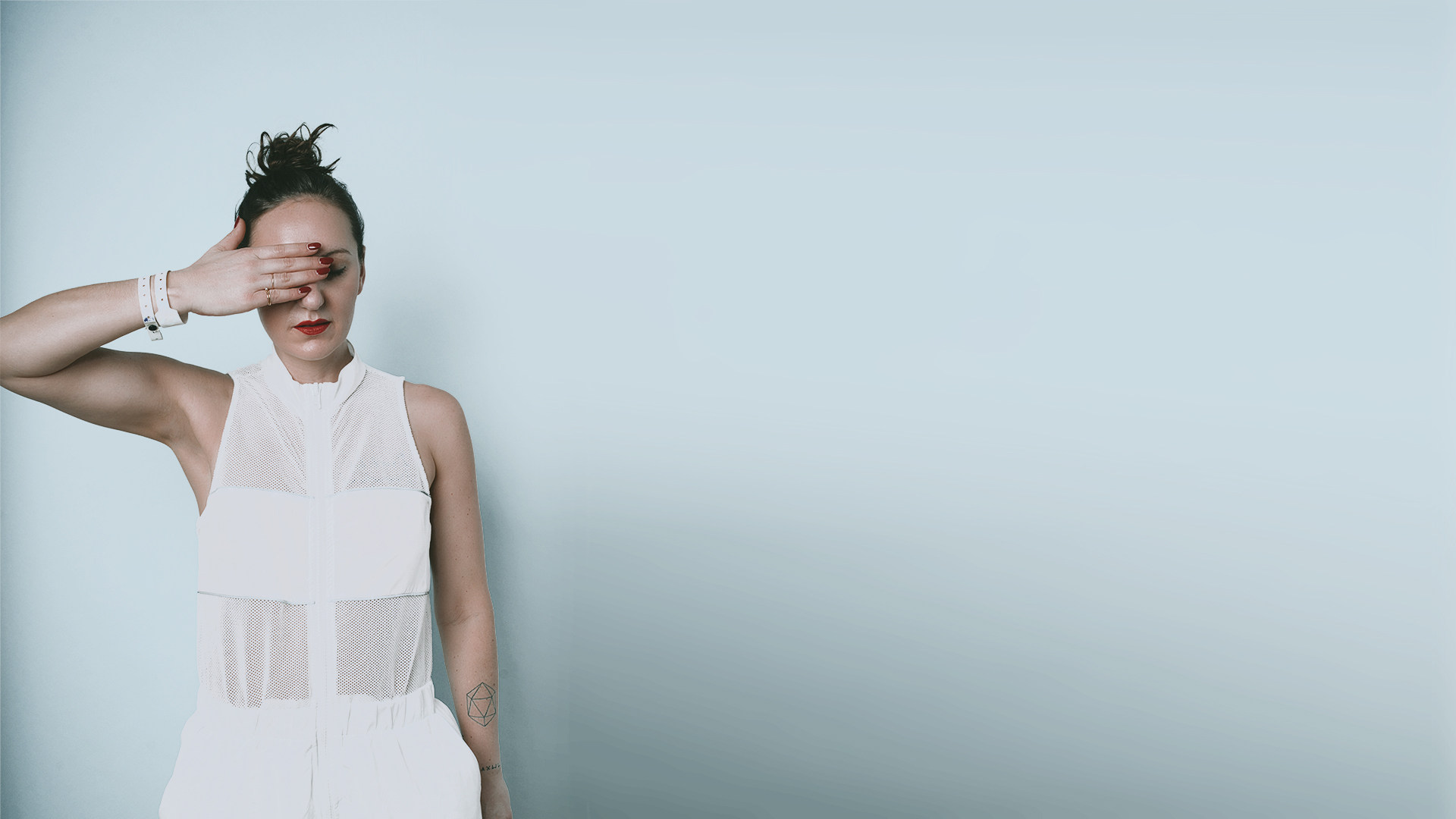 Ann Clue objavila novi singl „Six For Gold“ i najavila debi album